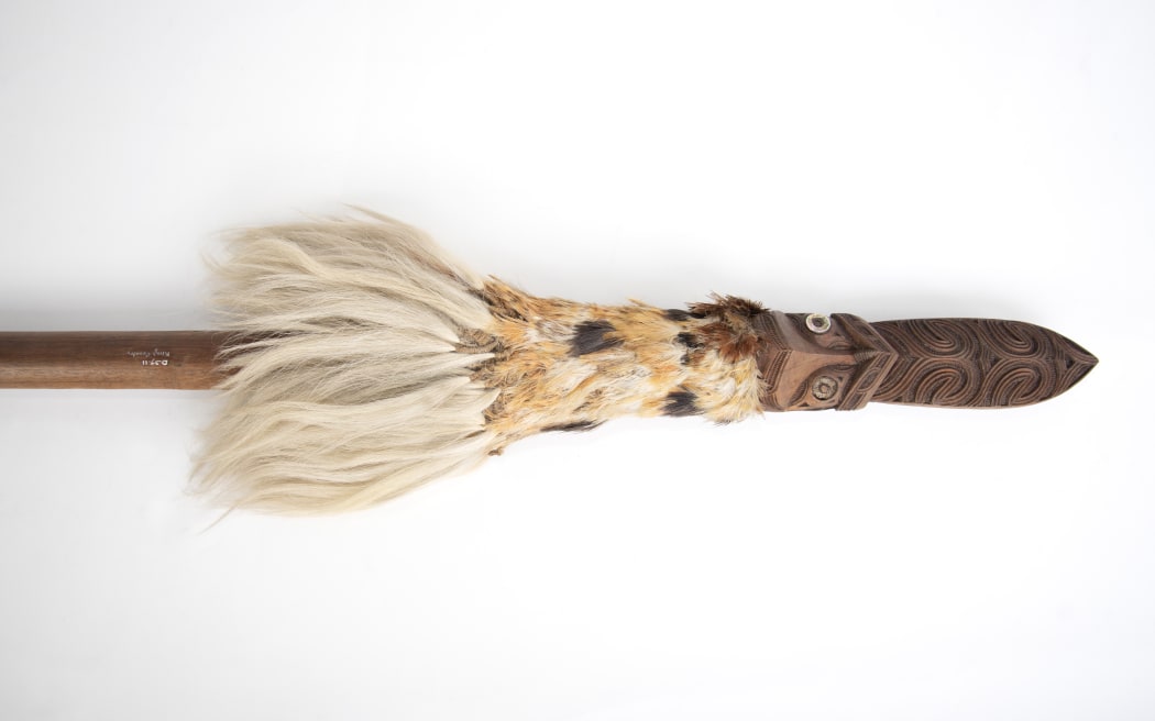 Ngāti Maniapoto sees return of taiaha ahead of Treaty claim settlement ...