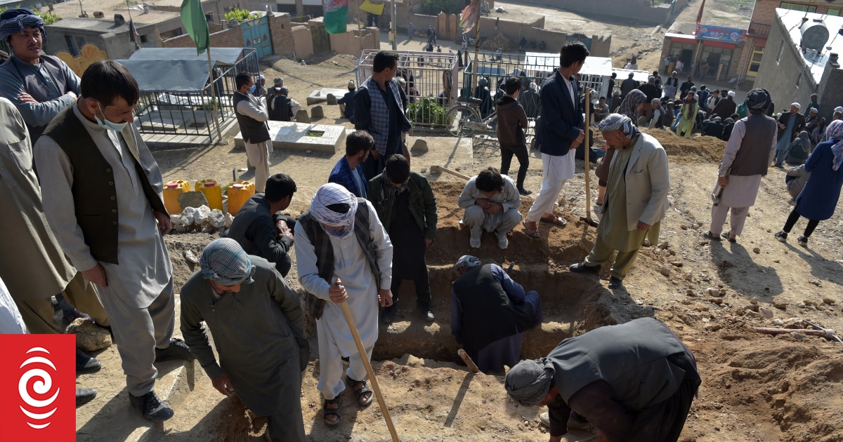 Calling London - Rob Hugh-Jones | RNZ