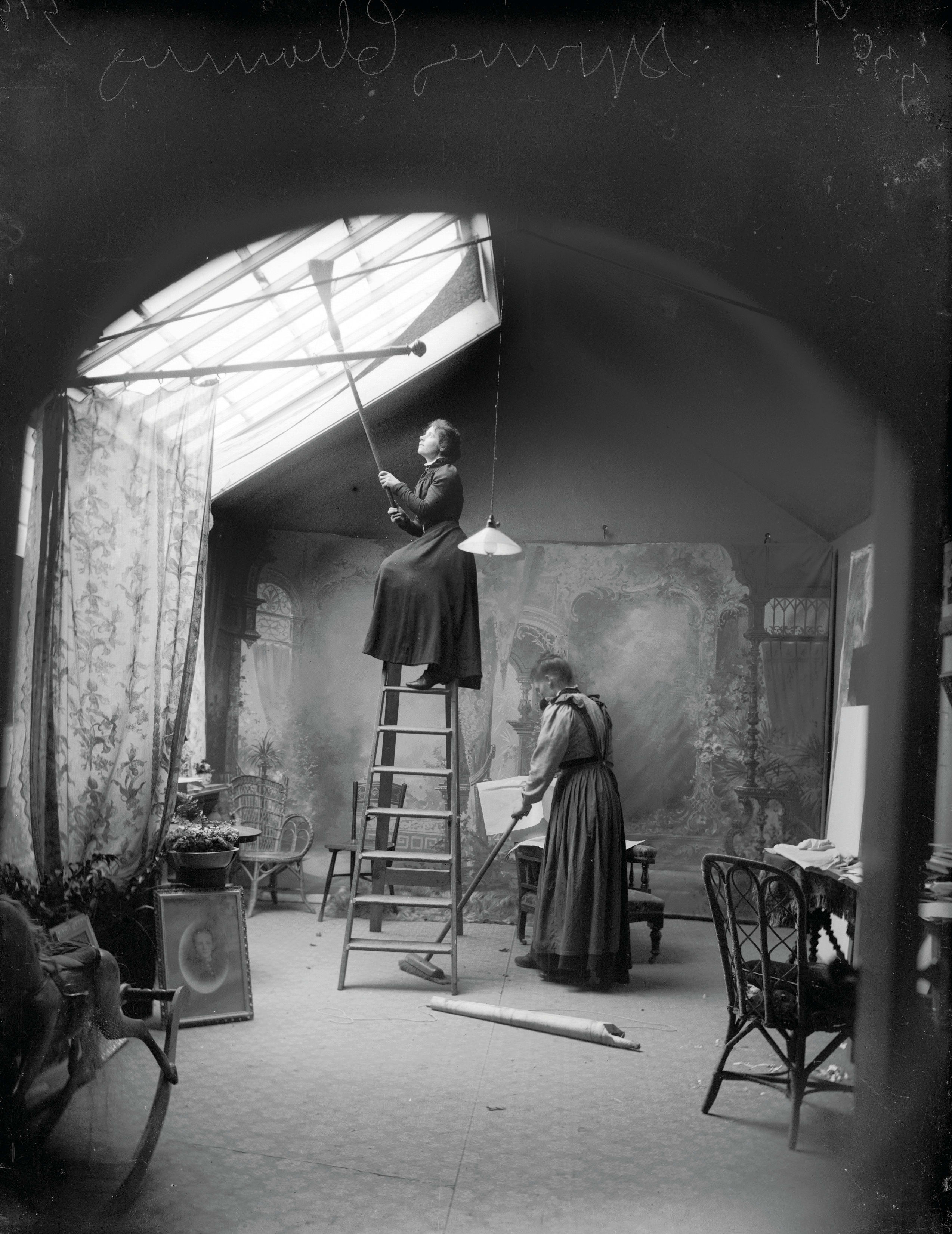 Forgotten female photographers front and centre: Lissa Mitchell | RNZ