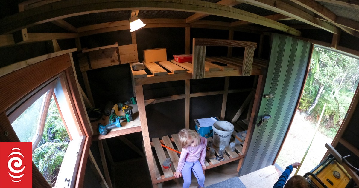 Hokitika man builds DOC hut in his backyard | RNZ