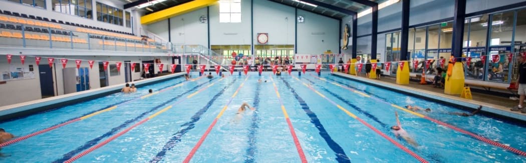 Man dies in public pool | RNZ News