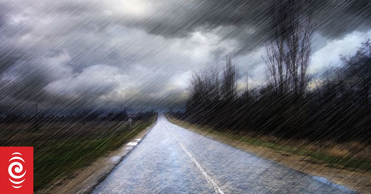 Strong wind warnings for much of country over weekend | RNZ News