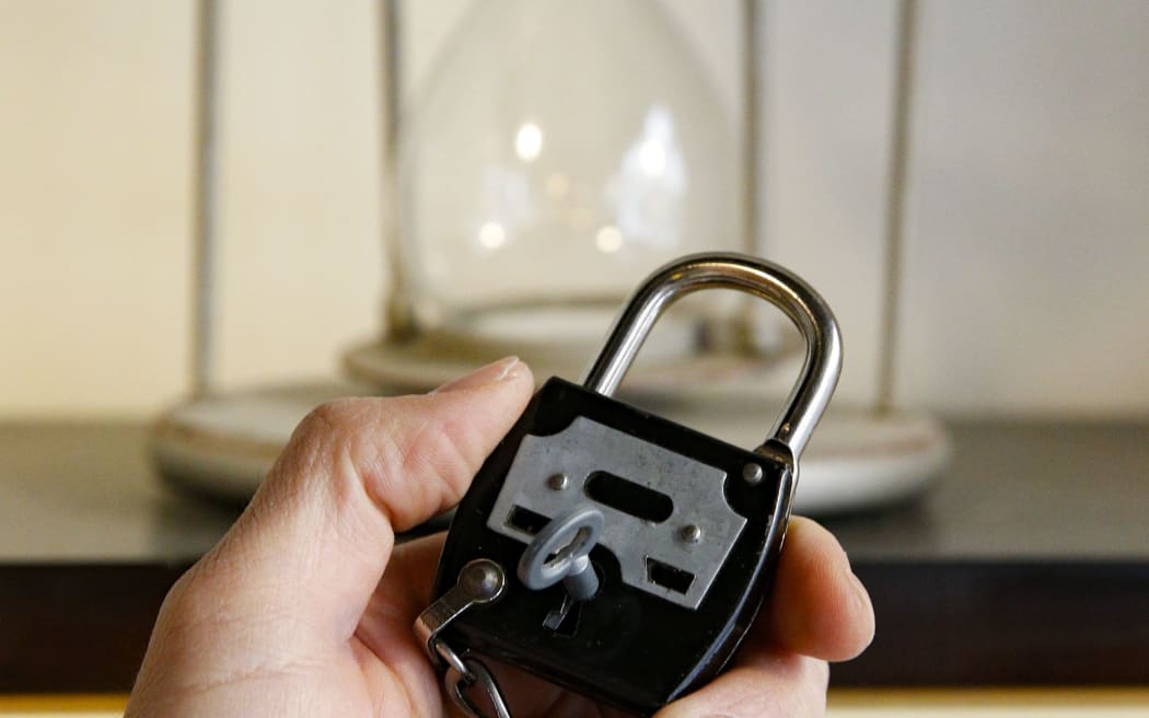 Escape room fire kills five teenage girls | RNZ News