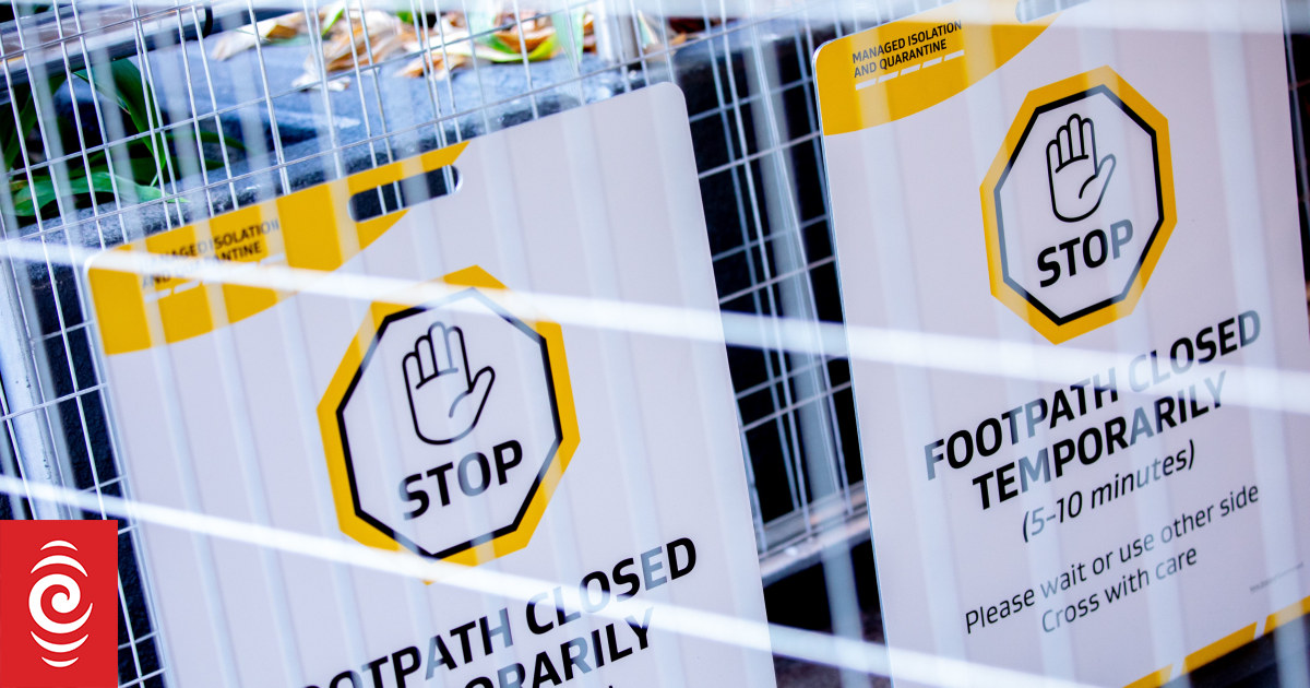 NRL referee Henry Perenara joins online crowd in lobby for MIQ room | RNZ