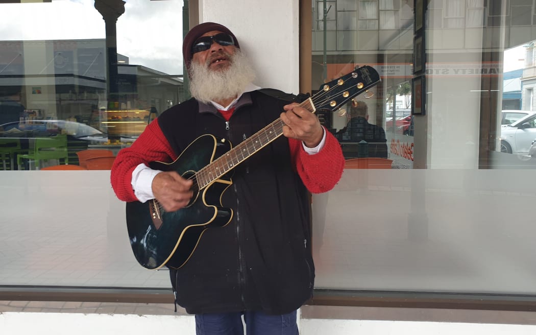 Rough sleeper at centre of South Taranaki mayoralty race | RNZ News
