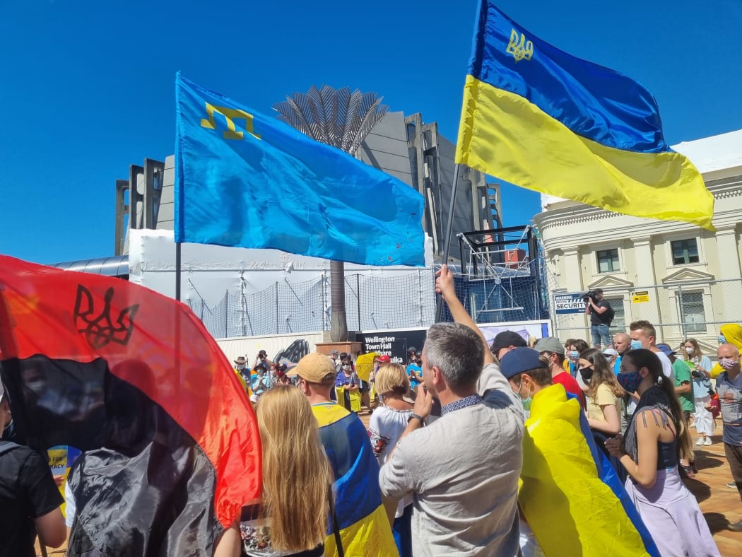 Ukraine, Covid protesters battle for attention in capital | RNZ News