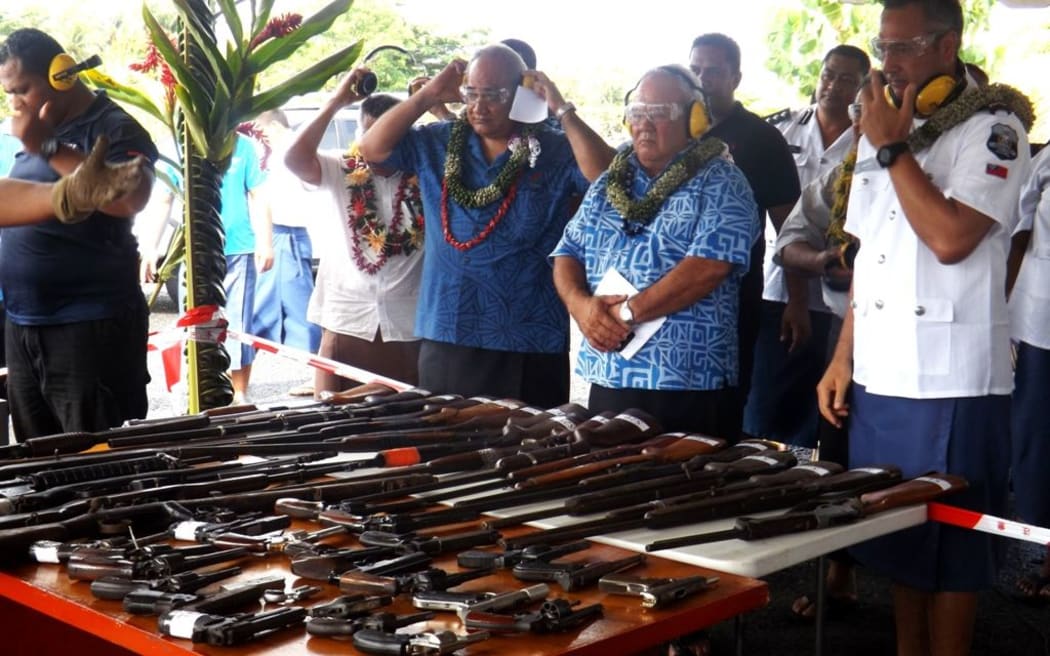 Samoa police kick off two month gun amnesty | RNZ News