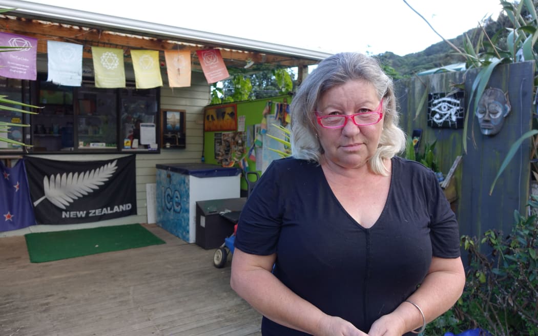 Piha residents divided over Easter road access | RNZ News