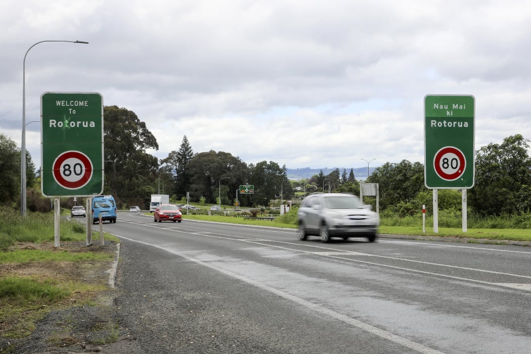 'A touch of racism': Calls for bilingual traffic signs | RNZ News
