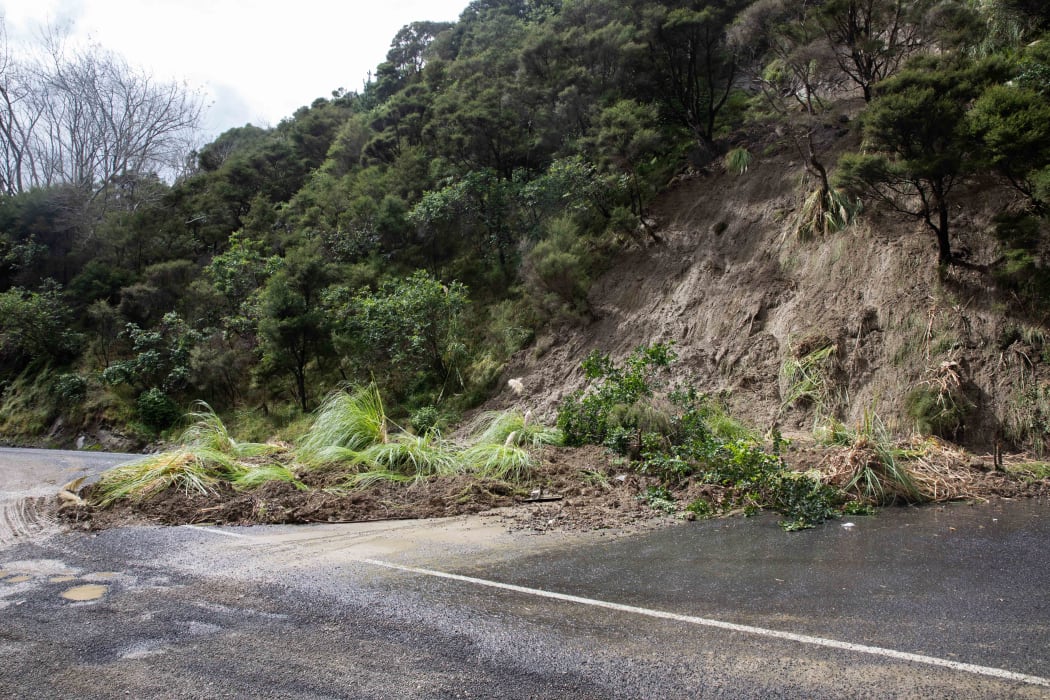 SH35 between Tokomaru Bay and Te Puia Springs reopens | RNZ News