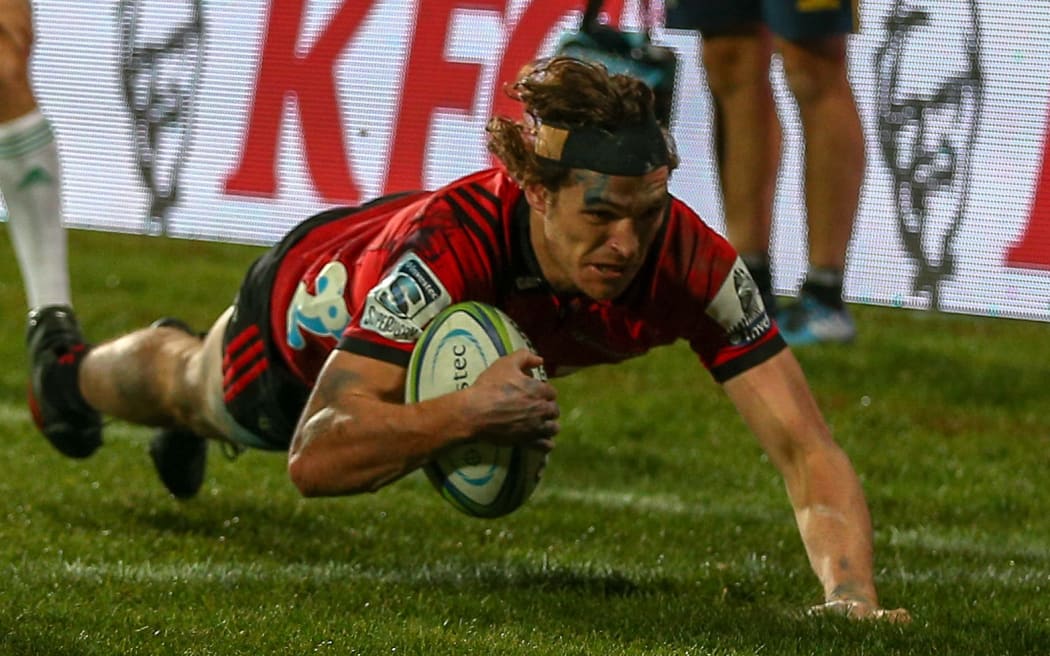 Crusaders seal Super Rugby top spot with five-try win | RNZ News