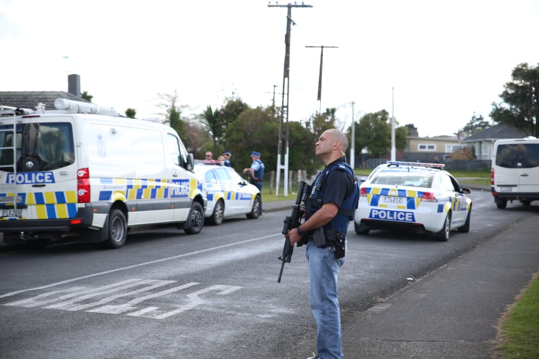 Man injured during AOS standoff in Auckland | RNZ News