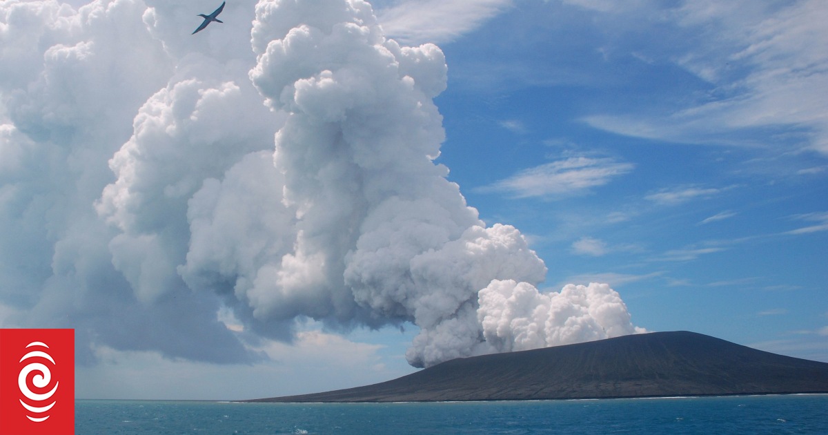 Tonga volcano grows in size as eruption continues for sixth day | RNZ News
