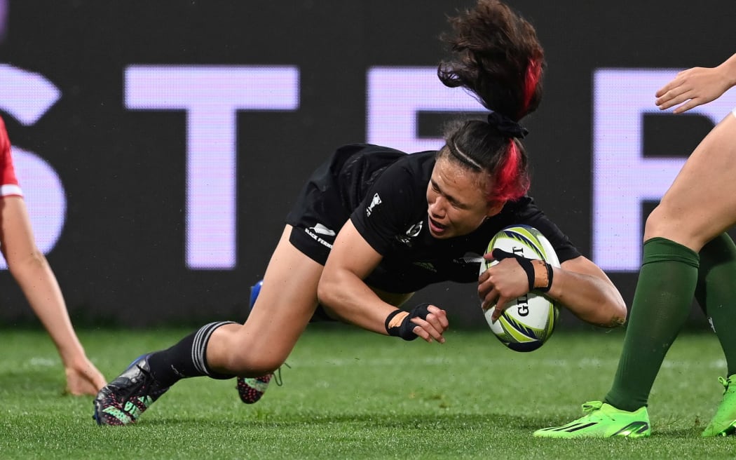 Black Ferns surge into Rugby World Cup semi-finals | RNZ News