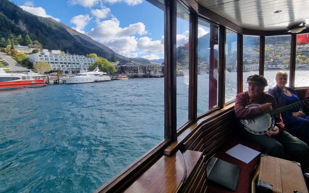 Queenstown's TSS Earnslaw steams toward greener future | RNZ News