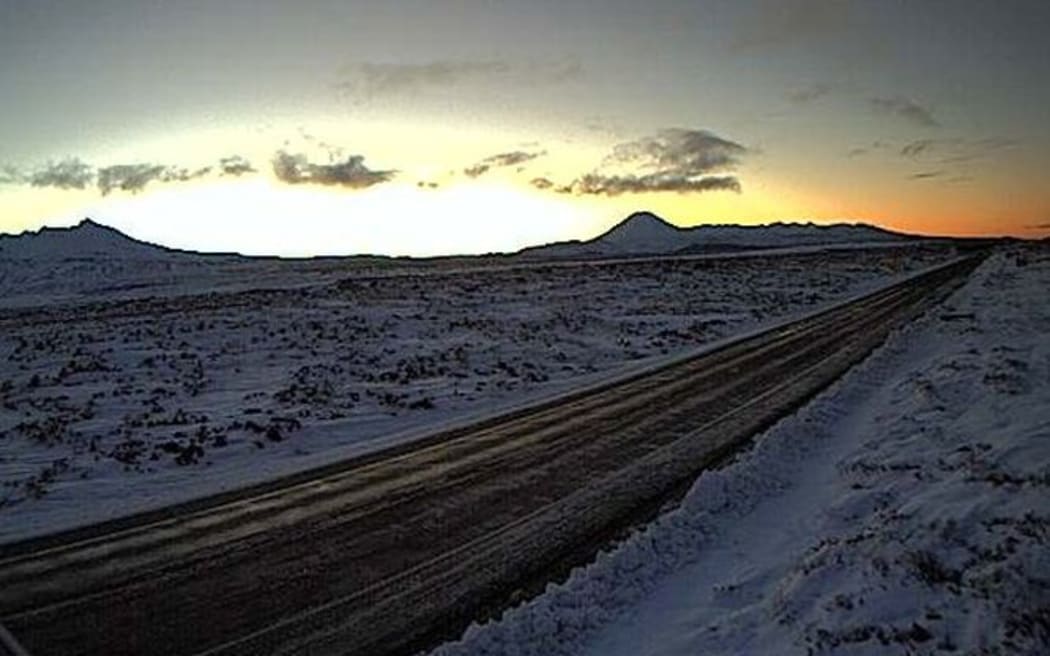 Storm aftermath: Power still out for hundreds of homes | RNZ News