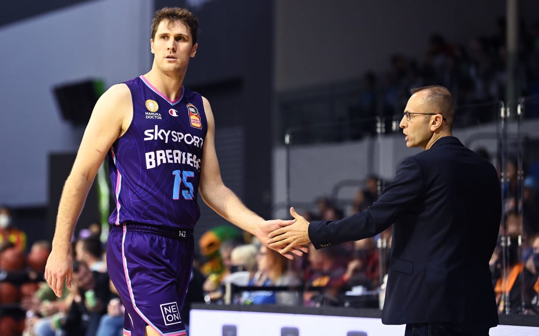 Rob Loe putting family first | RNZ News