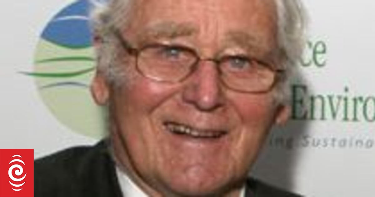 Gordon Stephenson dies | RNZ News