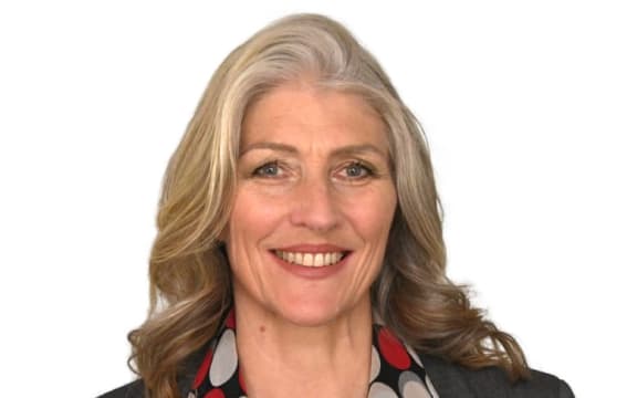 Labour's Chris Hipkins shies from curbing spending promises | RNZ News