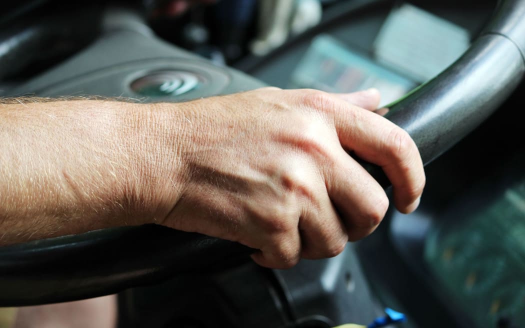 Bus drivers working 13 hour shifts call for better conditions | RNZ News