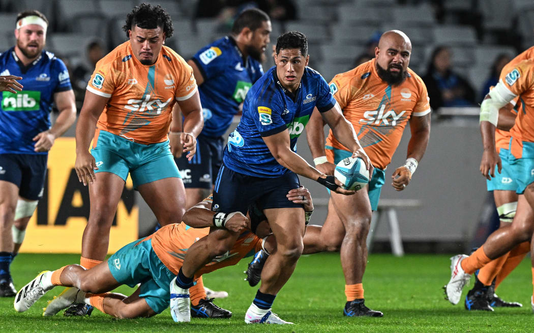 Blues pip Moana Pasifika in heartbreaking fashion | RNZ News