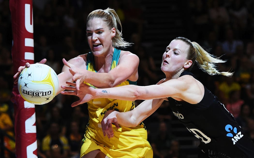 Netball World Cup: Diamonds beat Silver Ferns in cliffhanger | RNZ News