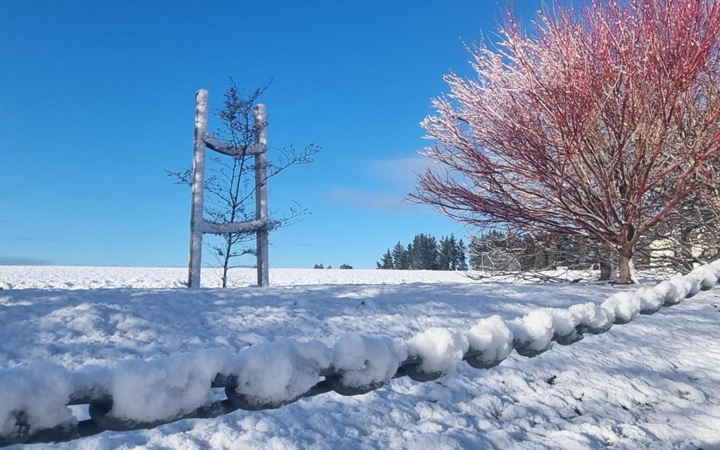 Icy roads as temperatures drop in cold snap | RNZ News