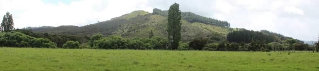 Hapū ready to occupy mountain to stop cell phone tower construction ...