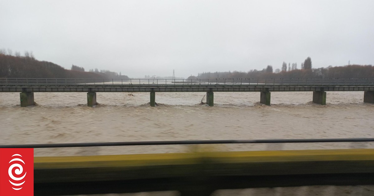 Ashburton river bridge reopens after closing as a precaution | RNZ
