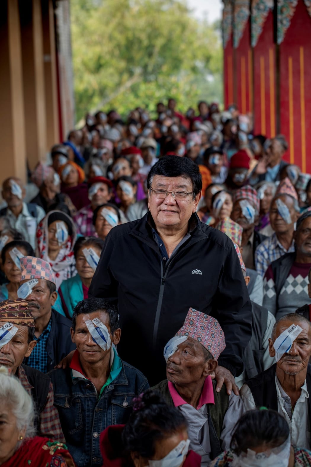 Surgeon Sanduk Ruit on helping 130,000 people see again | RNZ