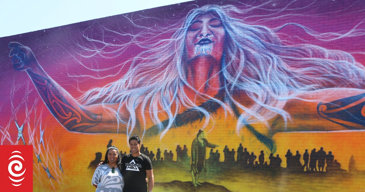 Mega mural honours The People Weaver of Onehunga | RNZ News