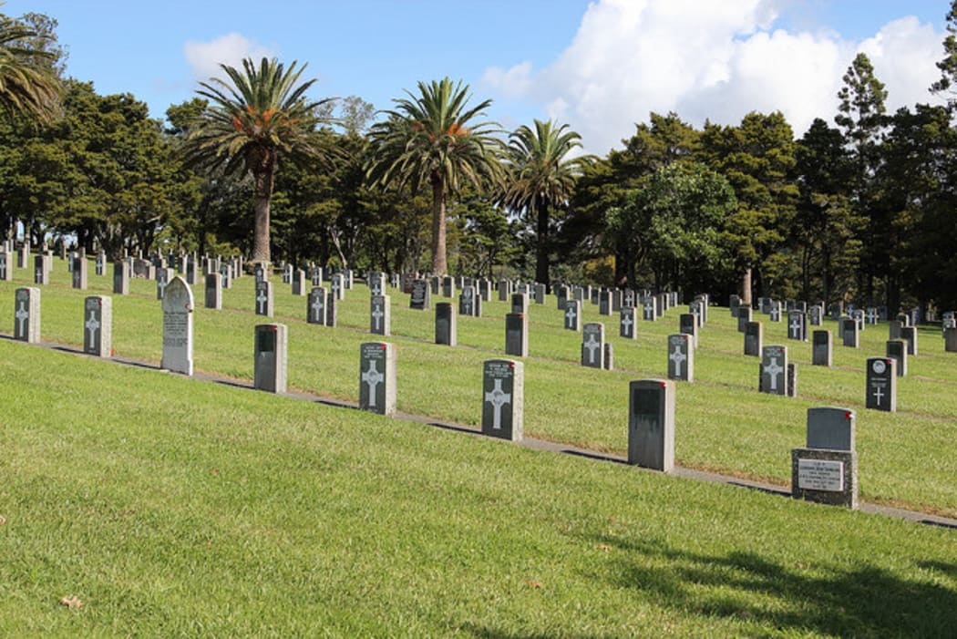 Space limits prompt vertical burial talk | RNZ News