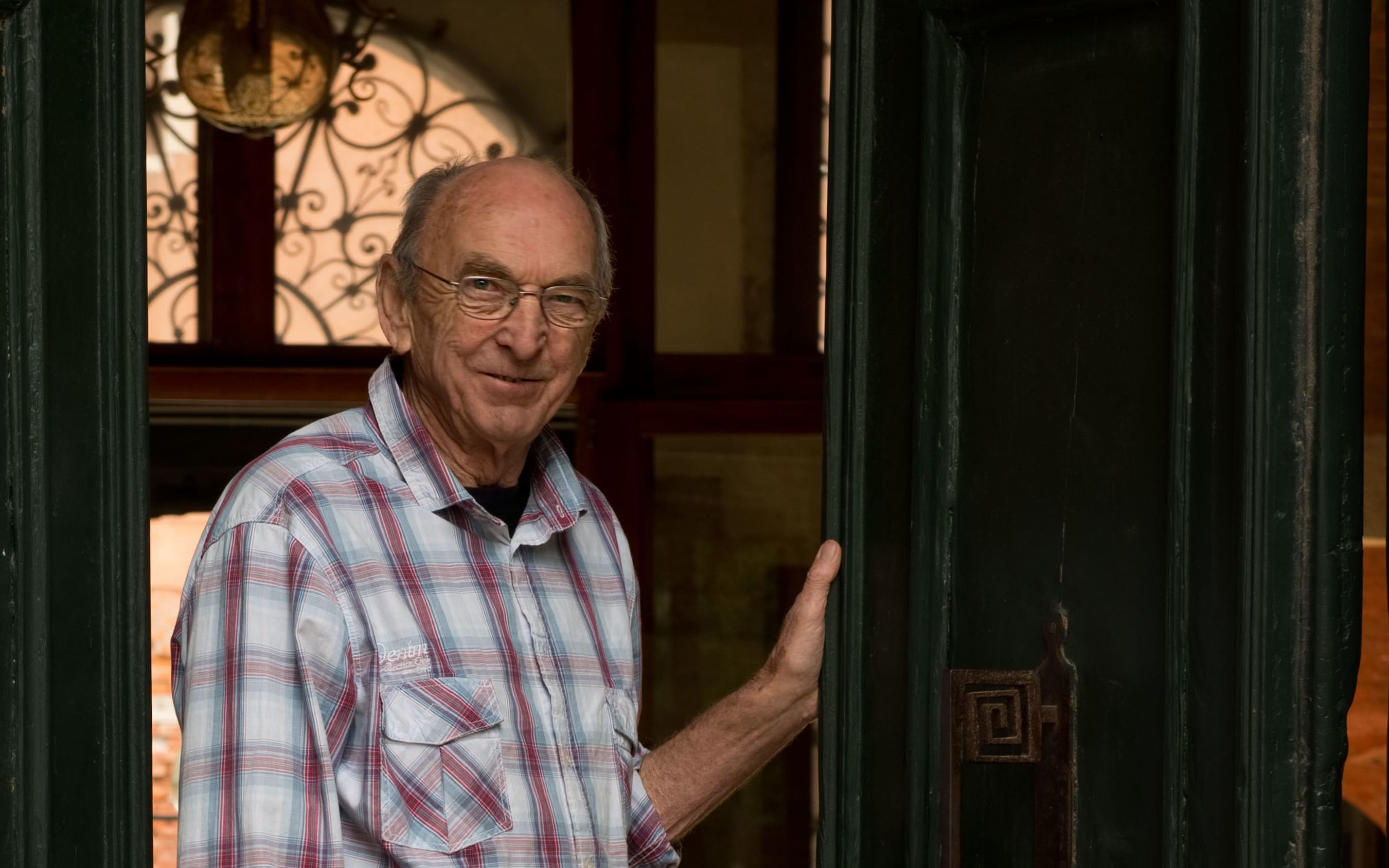 Artist Bill Culbert, 'Master of Light', dies age 83 | RNZ News