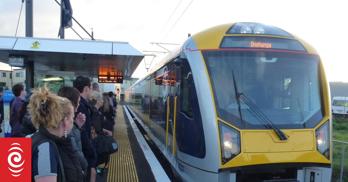Auckland's new trains back on track | RNZ News
