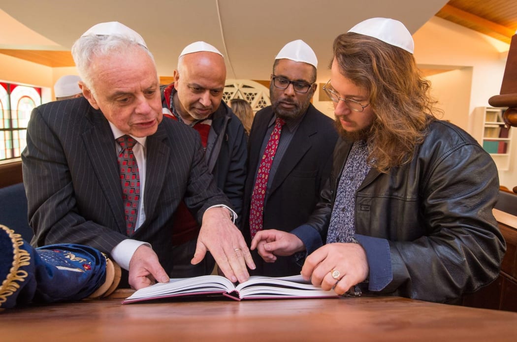 Jewish leaders donate $1m to mosque victims | RNZ News