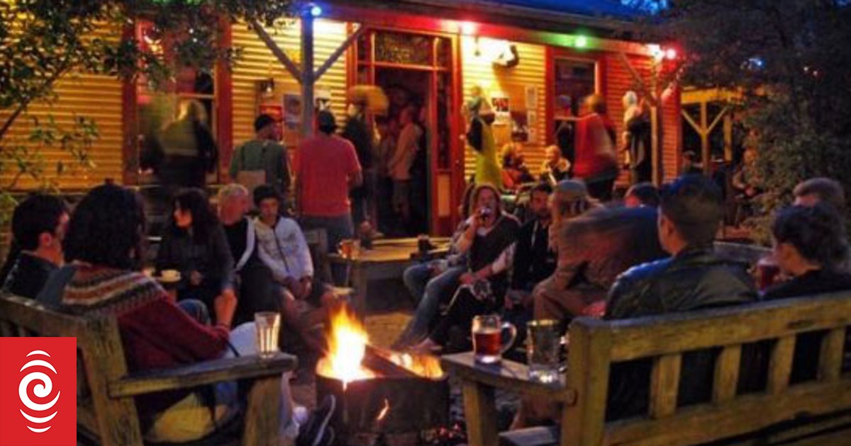 Stages: The Mussel Inn | RNZ News