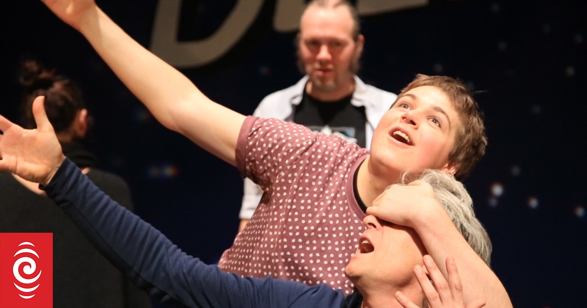 Risking humiliation on stage | RNZ News