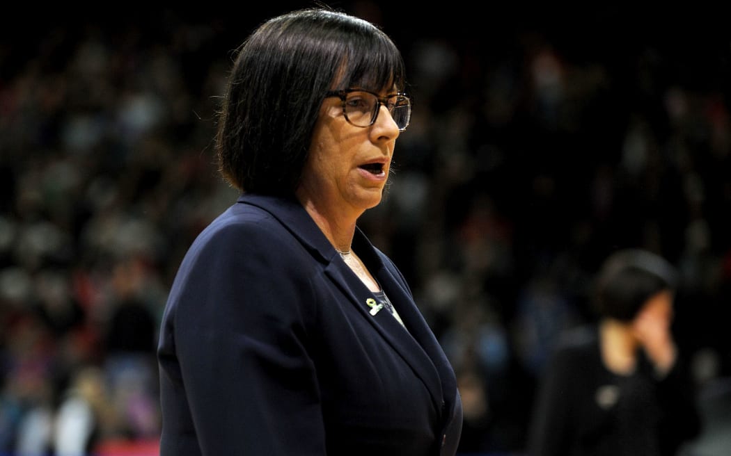 Australia netball coach sings the New Zealand national anthem | RNZ News