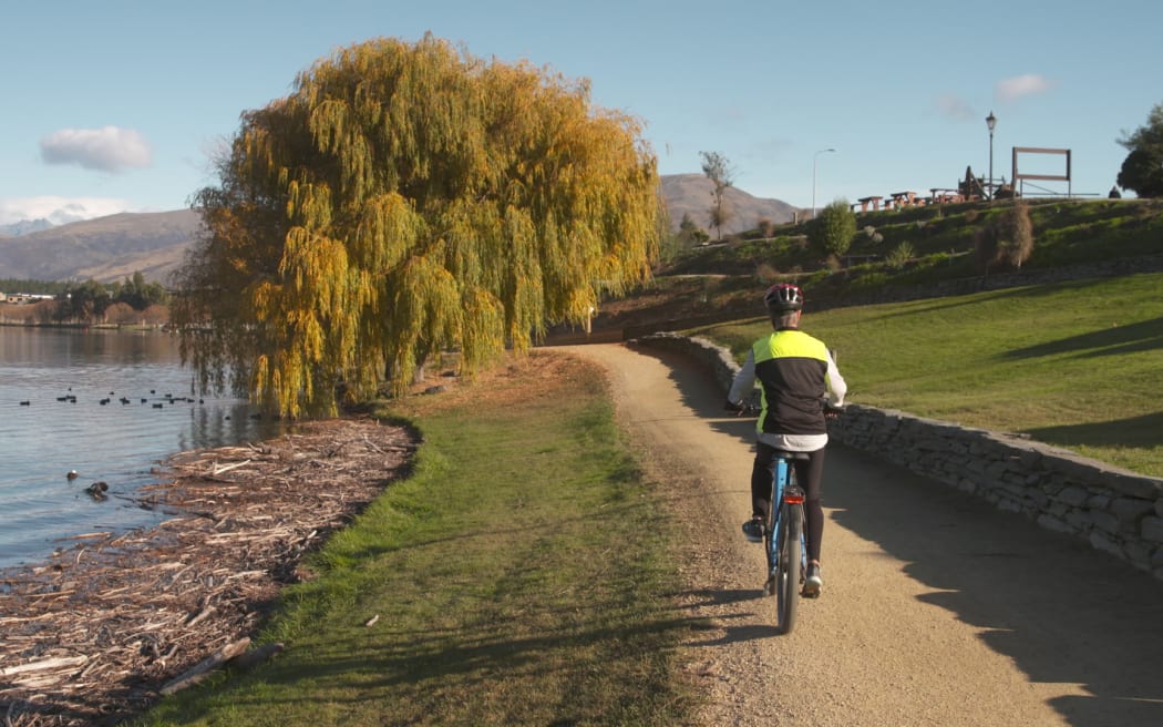 Lake Dunstan Trail lauded with more than 80k riders in first year | RNZ
