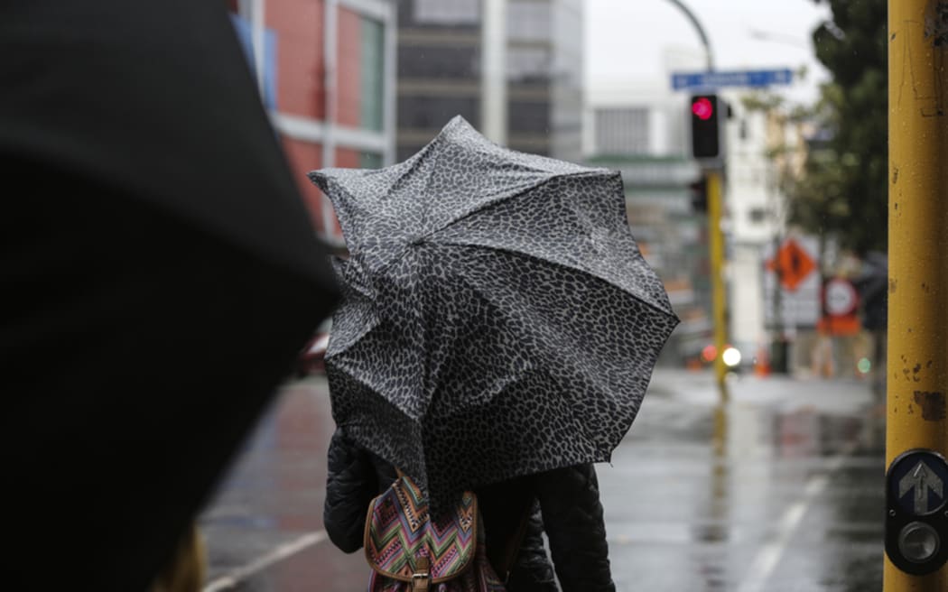 Heavy rain and gales forecast to hit upper North Island | RNZ News