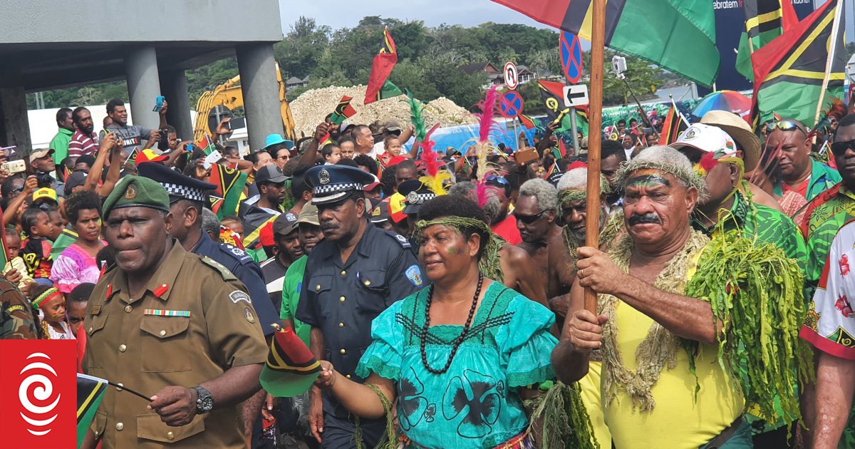Thousands march through Port Vila to mark Vanuatu's independence | RNZ News