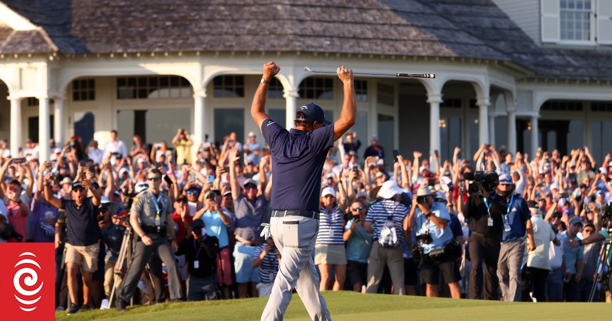 Phil Mickelson wins major golf tournament | RNZ