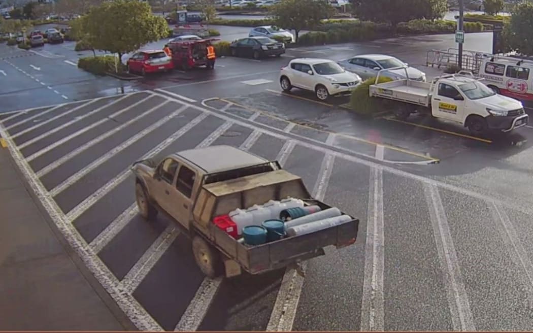 Top cop on sightings of Marokopa man Tom Phillips missing with 3 kids | RNZ