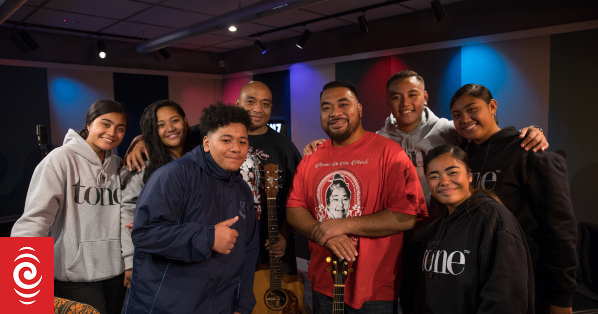 Adeaze: 'You Make Me Smile' | RNZ