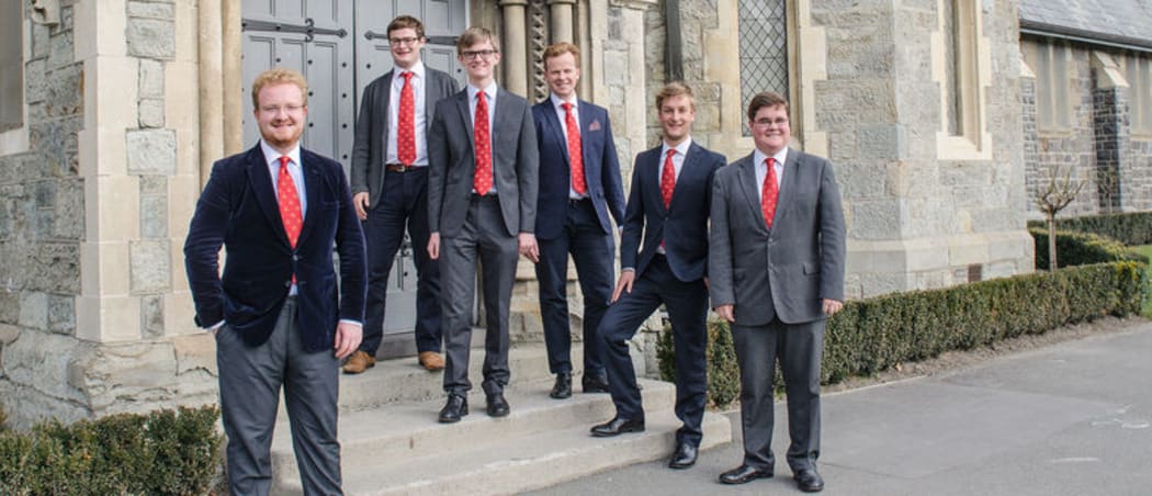 Oxford Scholars sing for their supper | RNZ