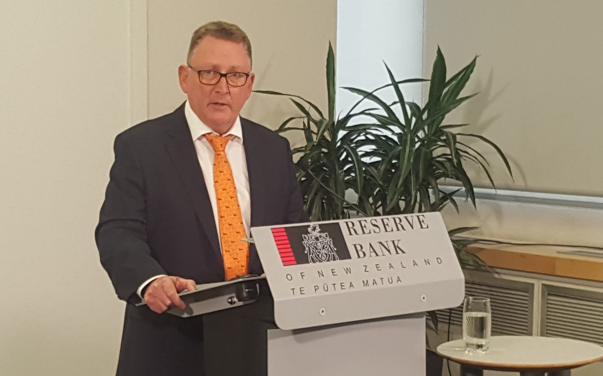 Reserve Bank governor dominates the show in first appearance | RNZ News