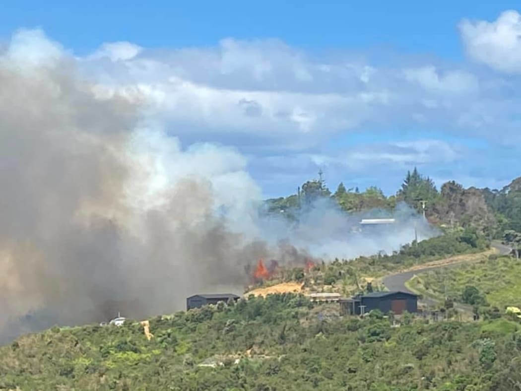 Scrub fire on Coromandel Peninsula | RNZ News
