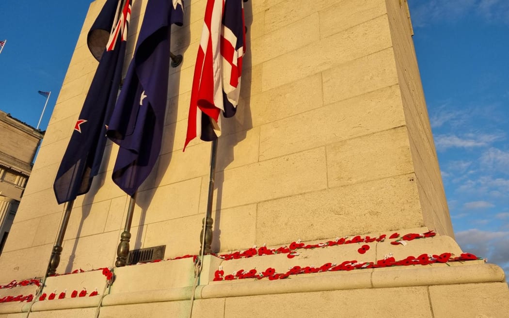 Thousands remember fallen on Anzac Day - Gallery – Te Ao Māori News