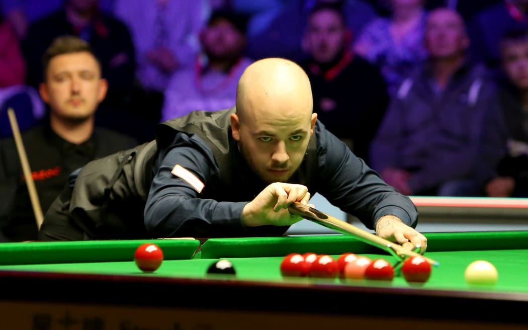 Big nights out help 'Belgian Bullet' win world snooker crown | RNZ News