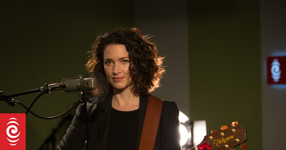 NZ Live Julia Deans: Unplugged | RNZ